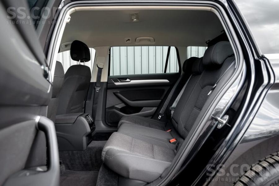 Black Volkswagen Passat B8 2017 in Tukums, with an engine capacity of 1.60 L and mileage of 214 thousand km for 8950 €, photo 11 on AUTOMOTO.COM.LV