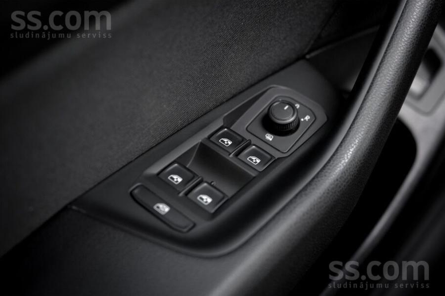 Black Volkswagen Passat B8 2017 in Tukums, with an engine capacity of 1.60 L and mileage of 214 thousand km for 8950 €, photo 14 on AUTOMOTO.COM.LV