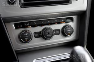 Black Volkswagen Passat B8 2017 in Tukums, with an engine capacity of 1.60 L and mileage of 214 thousand km for 8950 €, photo 26 on AUTOMOTO.COM.LV