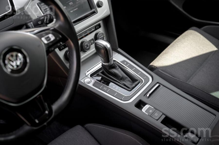 Black Volkswagen Passat B8 2017 in Tukums, with an engine capacity of 1.60 L and mileage of 214 thousand km for 8950 €, photo 28 on AUTOMOTO.COM.LV