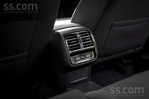 Black Volkswagen Passat B8 2017 in Tukums, with an engine capacity of 1.60 L and mileage of 214 thousand km for 8950 €, photo 29 on AUTOMOTO.COM.LV