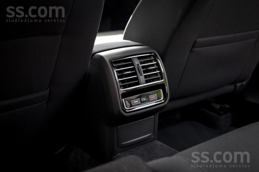 Black Volkswagen Passat B8 2017 in Tukums, with an engine capacity of 1.60 L and mileage of 214 thousand km for 8950 €, photo 29 on AUTOMOTO.COM.LV