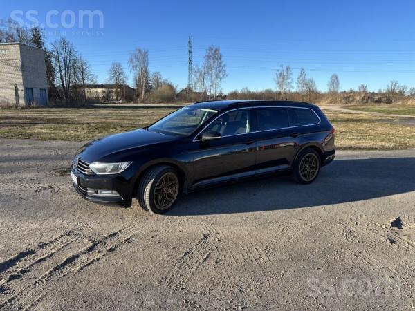 Black Volkswagen Passat B8 2017 in Jelgava, with an engine capacity of 2.00 L and mileage of 214 thousand km for 10000 €, photo 2 on AUTOMOTO.COM.LV