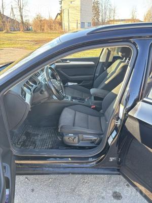 Black Volkswagen Passat B8 2017 in Jelgava, with an engine capacity of 2.00 L and mileage of 214 thousand km for 10000 €, photo 11 on AUTOMOTO.COM.LV