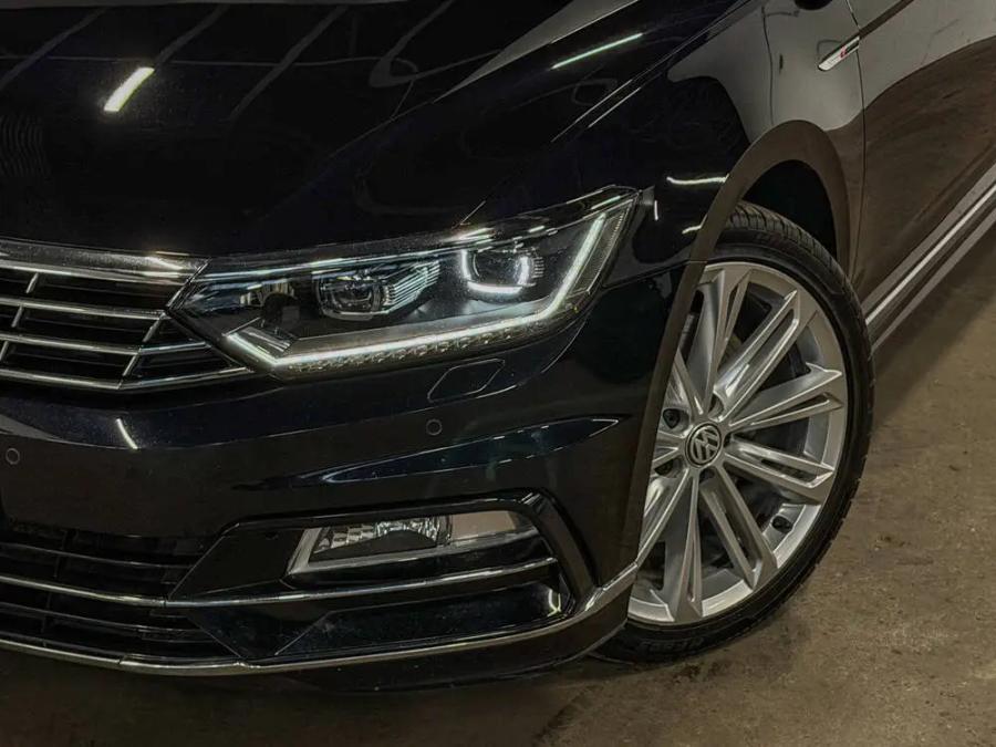 Black Volkswagen Passat B8 2017 in Jurmala, with an engine capacity of 2.00 L and mileage of 231 thousand km for 14750 €, photo 4 on AUTOMOTO.COM.LV