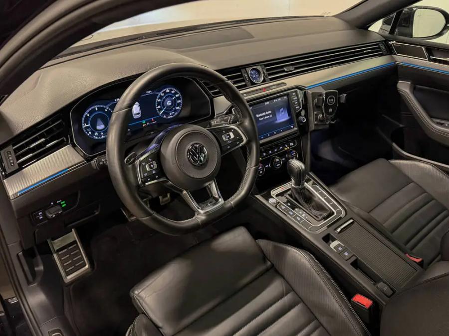 Black Volkswagen Passat B8 2017 in Jurmala, with an engine capacity of 2.00 L and mileage of 231 thousand km for 14750 €, photo 22 on AUTOMOTO.COM.LV