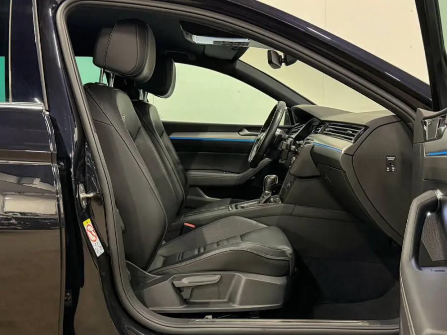 Black Volkswagen Passat B8 2017 in Jurmala, with an engine capacity of 2.00 L and mileage of 231 thousand km for 14750 €, photo 28 on AUTOMOTO.COM.LV