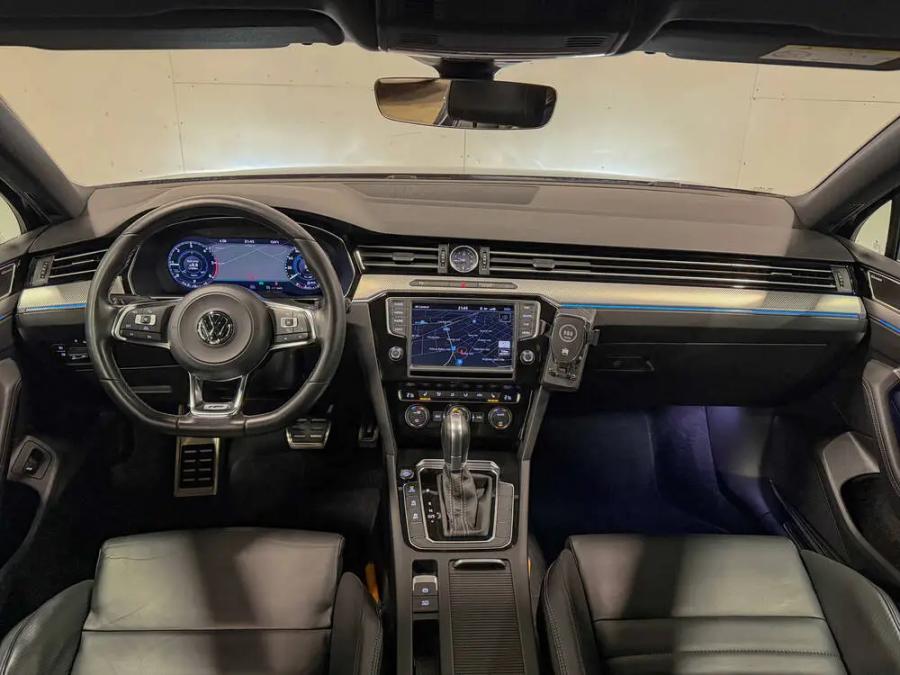 Black Volkswagen Passat B8 2017 in Jurmala, with an engine capacity of 2.00 L and mileage of 231 thousand km for 14750 €, photo 34 on AUTOMOTO.COM.LV