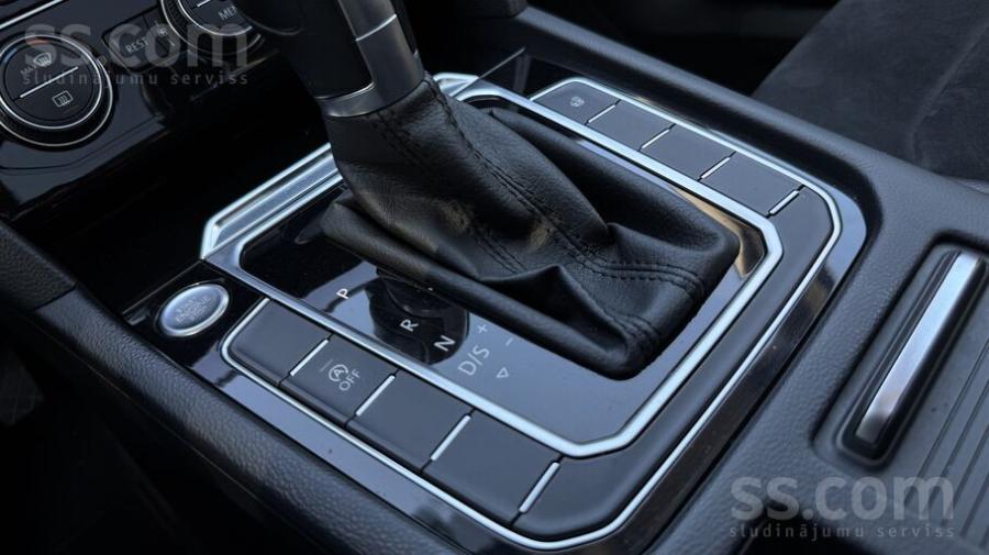 Melns Volkswagen Passat B8 2017 Rīga, ar dzinēja tilpumu 1.60 L un nobraukumu 240 tūkst. km par 8990 €, foto 21 vietnē AUTOMOTO.COM.LV