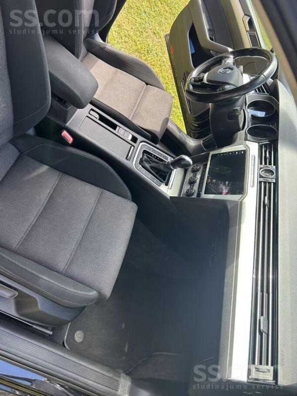 Black Volkswagen Passat B8 2017 in Valmiera, with an engine capacity of 2.00 L and mileage of 303 thousand km for 7700 €, photo 8 on AUTOMOTO.COM.LV