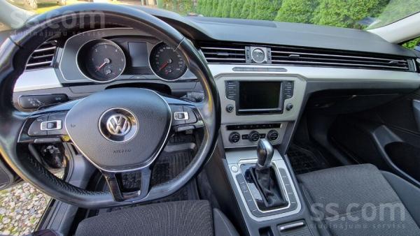 Black Volkswagen Passat B8 2017 in Riga, with an engine capacity of 2.00 L and mileage of 217 thousand km for 9500 €, photo 5 on AUTOMOTO.COM.LV