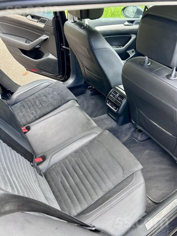 Black Volkswagen Passat B8 2017 in Riga, with an engine capacity of 2.00 L and mileage of 241 thousand km for 11200 €, photo 8 on AUTOMOTO.COM.LV