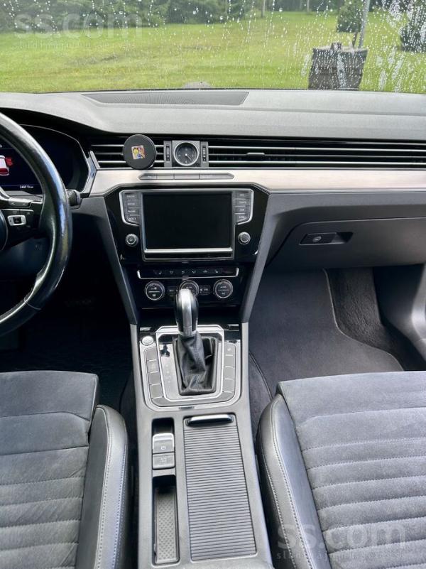 Black Volkswagen Passat B8 2017 in Riga, with an engine capacity of 2.00 L and mileage of 241 thousand km for 11200 €, photo 9 on AUTOMOTO.COM.LV