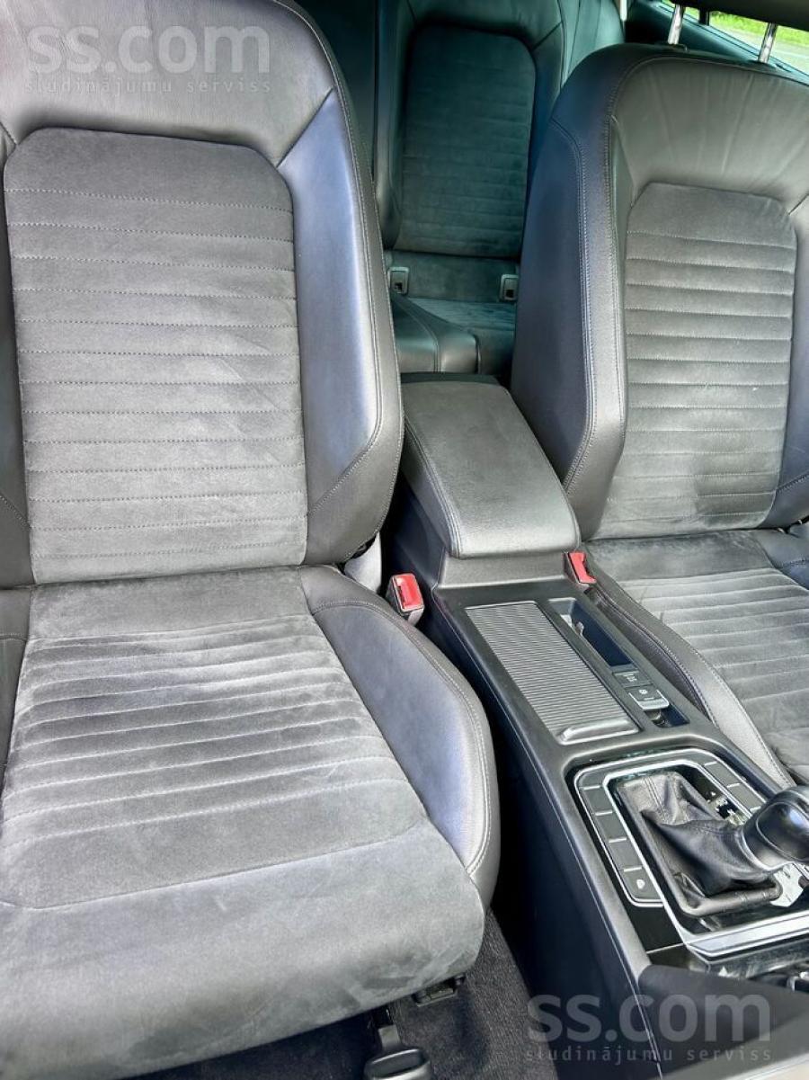 Black Volkswagen Passat B8 2017 in Riga, with an engine capacity of 2.00 L and mileage of 241 thousand km for 11200 €, photo 8 on AUTOMOTO.COM.LV