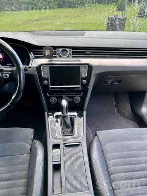 Black Volkswagen Passat B8 2017 in Riga, with an engine capacity of 2.00 L and mileage of 241 thousand km for 11200 €, photo 10 on AUTOMOTO.COM.LV