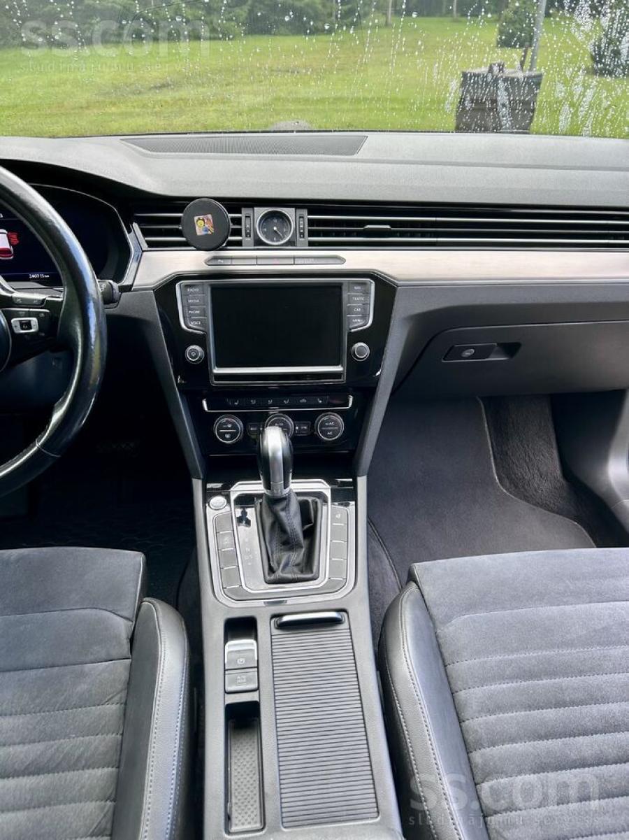 Black Volkswagen Passat B8 2017 in Riga, with an engine capacity of 2.00 L and mileage of 241 thousand km for 11200 €, photo 10 on AUTOMOTO.COM.LV