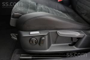 Black Volkswagen Passat B8 2017 in Tukums, with an engine capacity of 2.00 L and mileage of 233 thousand km for 13190 €, photo 10 on AUTOMOTO.COM.LV
