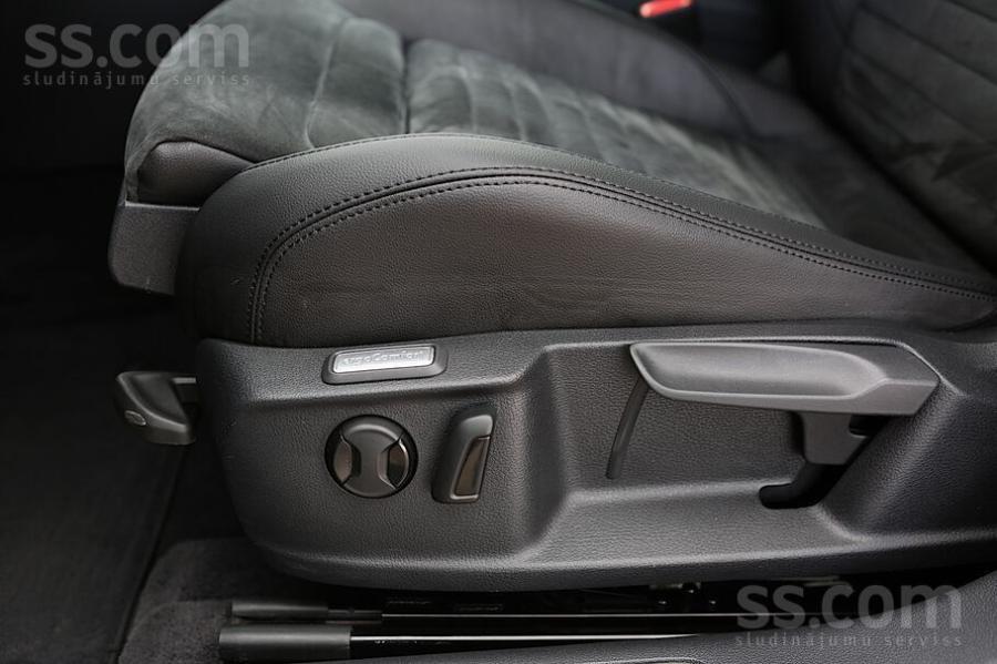 Black Volkswagen Passat B8 2017 in Tukums, with an engine capacity of 2.00 L and mileage of 233 thousand km for 13190 €, photo 10 on AUTOMOTO.COM.LV