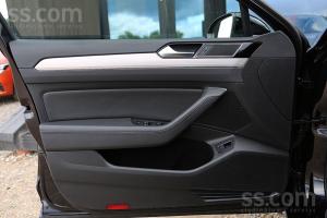 Black Volkswagen Passat B8 2017 in Tukums, with an engine capacity of 2.00 L and mileage of 233 thousand km for 13190 €, photo 11 on AUTOMOTO.COM.LV
