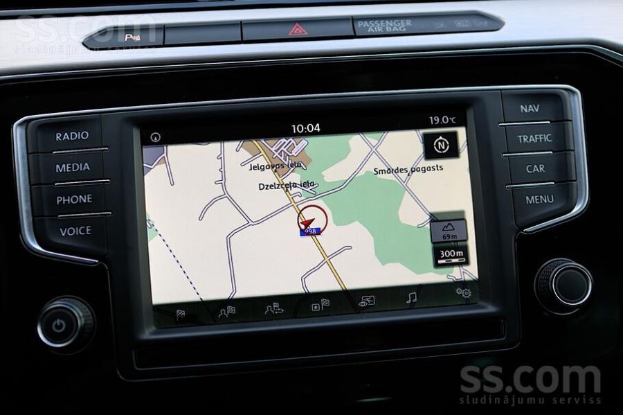 Black Volkswagen Passat B8 2017 in Tukums, with an engine capacity of 2.00 L and mileage of 233 thousand km for 13190 €, photo 19 on AUTOMOTO.COM.LV