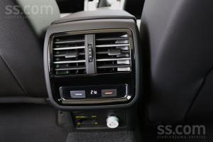 Black Volkswagen Passat B8 2017 in Tukums, with an engine capacity of 2.00 L and mileage of 233 thousand km for 13190 €, photo 24 on AUTOMOTO.COM.LV