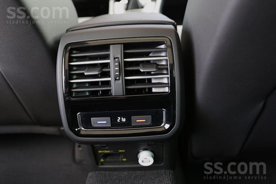 Black Volkswagen Passat B8 2017 in Tukums, with an engine capacity of 2.00 L and mileage of 233 thousand km for 13190 €, photo 24 on AUTOMOTO.COM.LV