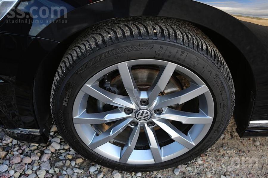 Black Volkswagen Passat B8 2017 in Tukums, with an engine capacity of 2.00 L and mileage of 233 thousand km for 13190 €, photo 28 on AUTOMOTO.COM.LV