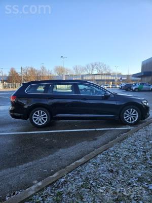 Black Volkswagen Passat B8 2018 in Riga, with an engine capacity of 1.60 L and mileage of 179 thousand km for 13200 €, photo 2 on AUTOMOTO.COM.LV