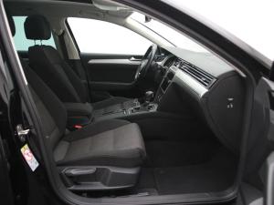 Black Volkswagen Passat B8 2018 in Vilnius, with an engine capacity of 1.40 L and mileage of 192 thousand km for 12199 €, photo 15 on AUTOMOTO.COM.LV