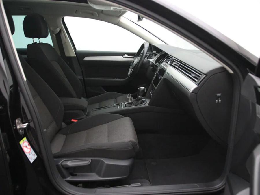 Black Volkswagen Passat B8 2018 in Vilnius, with an engine capacity of 1.40 L and mileage of 192 thousand km for 12199 €, photo 15 on AUTOMOTO.COM.LV