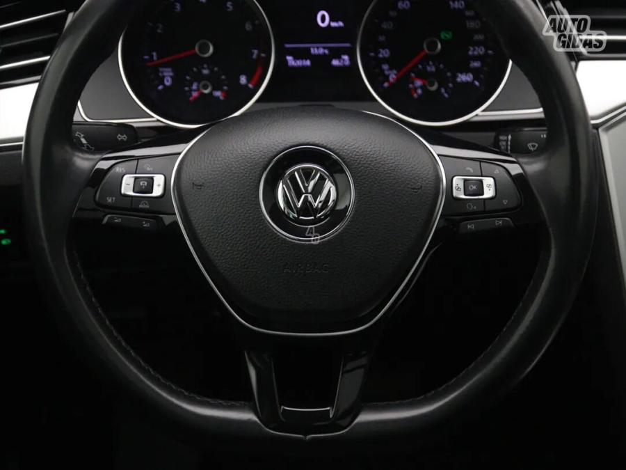 Black Volkswagen Passat B8 2018 in Vilnius, with an engine capacity of 1.40 L and mileage of 192 thousand km for 12199 €, photo 19 on AUTOMOTO.COM.LV