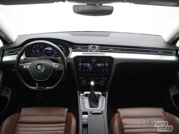 Black Volkswagen Passat B8 2018 in Vilnius, with an engine capacity of 1.60 L and mileage of 131 thousand km for 14999 €, photo 2 on AUTOMOTO.COM.LV