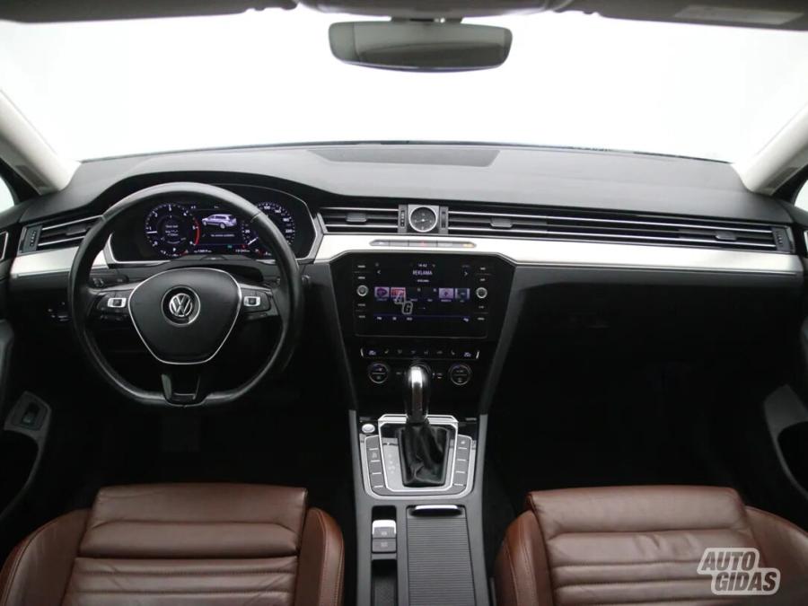 Black Volkswagen Passat B8 2018 in Vilnius, with an engine capacity of 1.60 L and mileage of 131 thousand km for 14999 €, photo 3 on AUTOMOTO.COM.LV