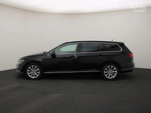 Black Volkswagen Passat B8 2018 in Vilnius, with an engine capacity of 1.60 L and mileage of 131 thousand km for 14999 €, photo 7 on AUTOMOTO.COM.LV