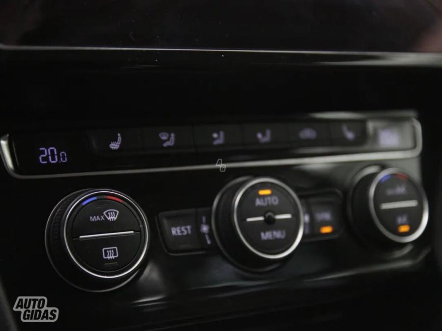 Black Volkswagen Passat B8 2018 in Vilnius, with an engine capacity of 1.60 L and mileage of 131 thousand km for 14999 €, photo 21 on AUTOMOTO.COM.LV