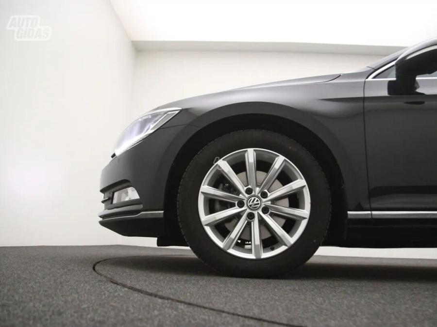 Black Volkswagen Passat B8 2018 in Vilnius, with an engine capacity of 1.60 L and mileage of 131 thousand km for 14999 €, photo 29 on AUTOMOTO.COM.LV