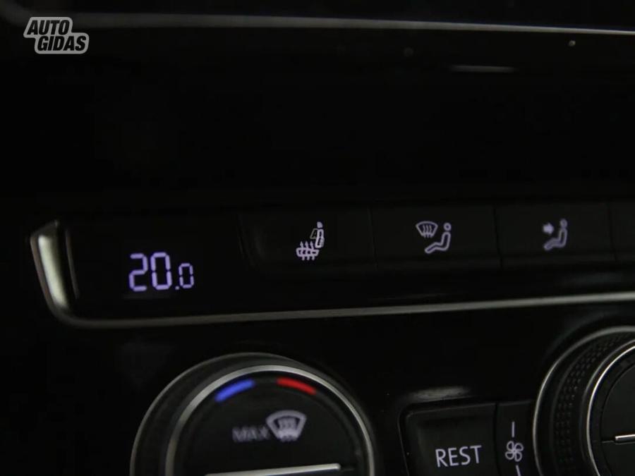 Black Volkswagen Passat B8 2018 in Vilnius, with an engine capacity of 1.60 L and mileage of 131 thousand km for 14999 €, photo 30 on AUTOMOTO.COM.LV