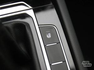 Black Volkswagen Passat B8 2018 in Vilnius, with an engine capacity of 1.60 L and mileage of 131 thousand km for 14999 €, photo 31 on AUTOMOTO.COM.LV