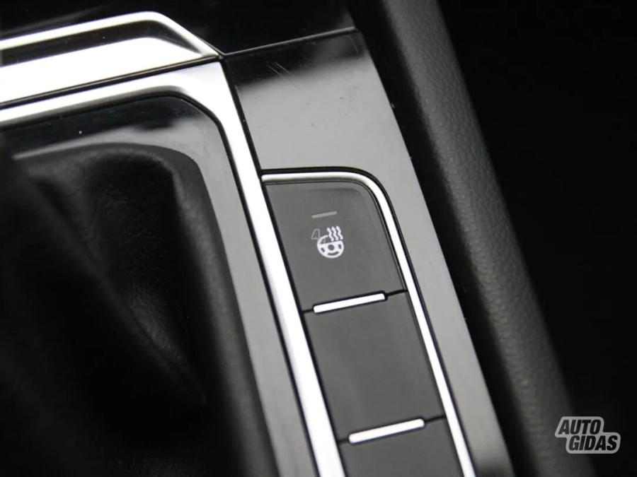 Black Volkswagen Passat B8 2018 in Vilnius, with an engine capacity of 1.60 L and mileage of 131 thousand km for 14999 €, photo 31 on AUTOMOTO.COM.LV