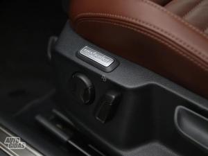 Black Volkswagen Passat B8 2018 in Vilnius, with an engine capacity of 1.60 L and mileage of 131 thousand km for 14999 €, photo 35 on AUTOMOTO.COM.LV