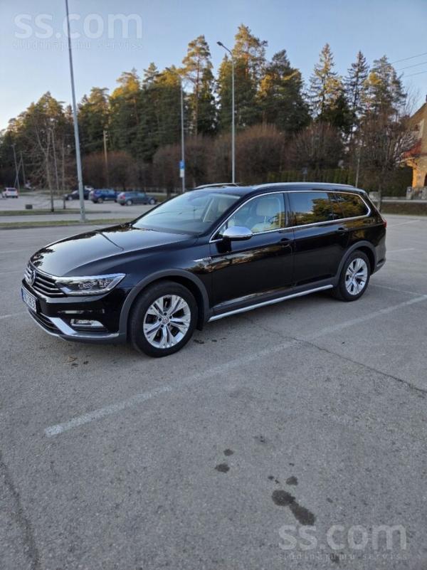 Black Volkswagen Passat B8 2018 in Ogre, with an engine capacity of 2.00 L and mileage of 185 thousand km for 16900 €, photo 2 on AUTOMOTO.COM.LV