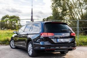 Black Volkswagen Passat B8 2018 in Riga, with an engine capacity of 2.00 L and mileage of 328 thousand km for 8590 €, photo 8 on AUTOMOTO.COM.LV
