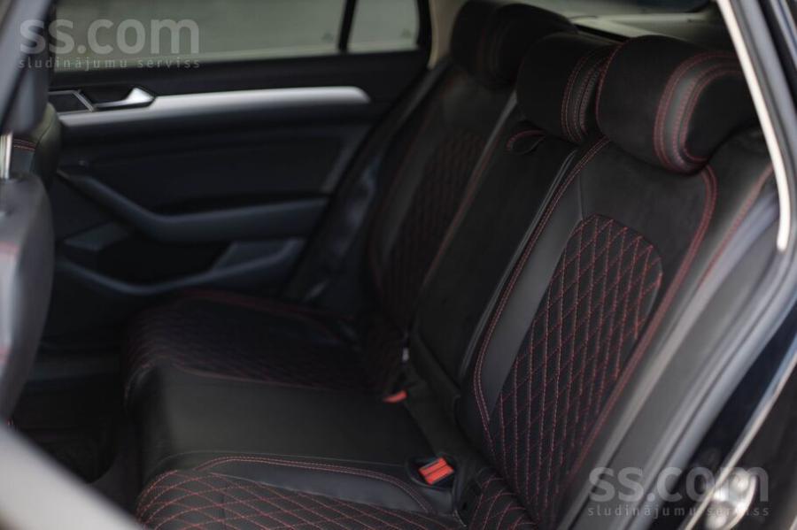 Black Volkswagen Passat B8 2018 in Riga, with an engine capacity of 2.00 L and mileage of 328 thousand km for 8590 €, photo 11 on AUTOMOTO.COM.LV