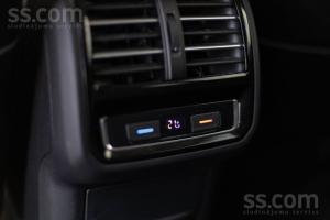 Black Volkswagen Passat B8 2018 in Riga, with an engine capacity of 2.00 L and mileage of 328 thousand km for 8590 €, photo 12 on AUTOMOTO.COM.LV
