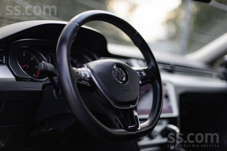 Black Volkswagen Passat B8 2018 in Riga, with an engine capacity of 2.00 L and mileage of 328 thousand km for 8590 €, photo 15 on AUTOMOTO.COM.LV