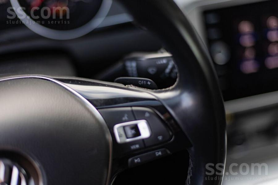 Black Volkswagen Passat B8 2018 in Riga, with an engine capacity of 2.00 L and mileage of 328 thousand km for 8590 €, photo 19 on AUTOMOTO.COM.LV