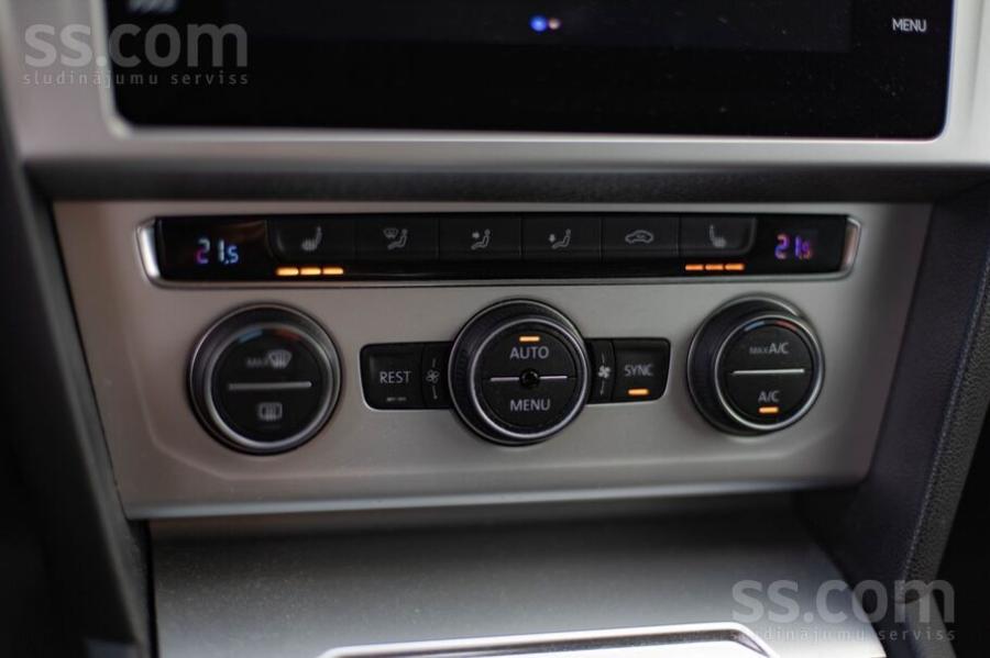 Black Volkswagen Passat B8 2018 in Riga, with an engine capacity of 2.00 L and mileage of 328 thousand km for 8590 €, photo 26 on AUTOMOTO.COM.LV