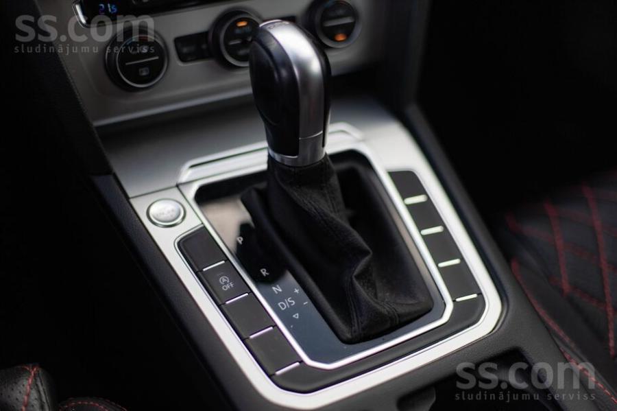 Black Volkswagen Passat B8 2018 in Riga, with an engine capacity of 2.00 L and mileage of 328 thousand km for 8590 €, photo 27 on AUTOMOTO.COM.LV