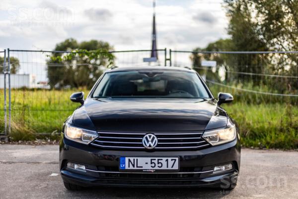 Black Volkswagen Passat B8 2018 in Riga, with an engine capacity of 2.00 L and mileage of 328 thousand km for 8590 €, photo 4 on AUTOMOTO.COM.LV