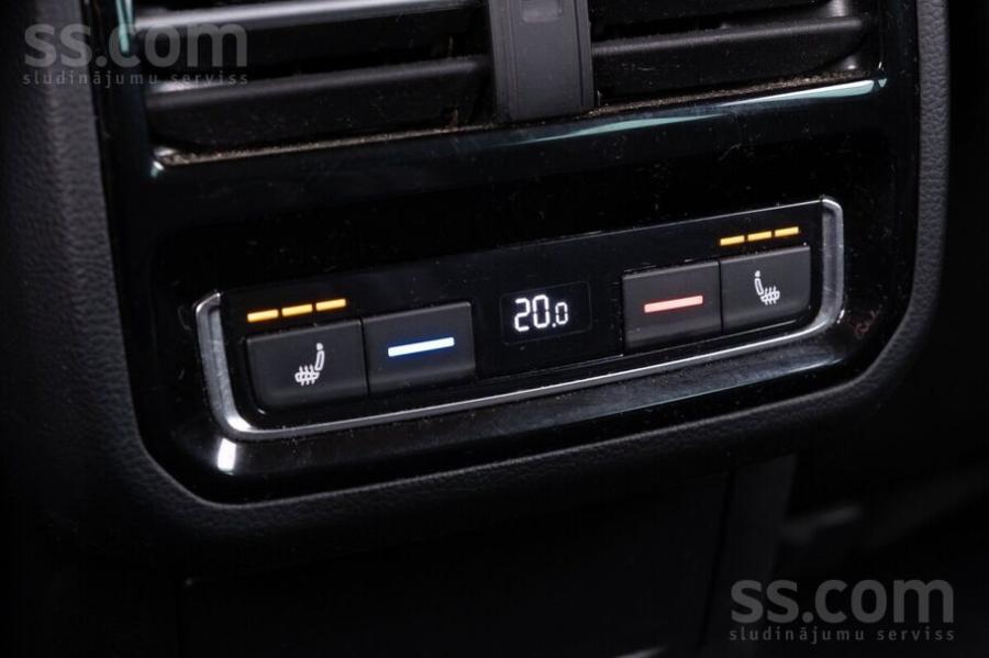 Black Volkswagen Passat B8 2018 in Riga, with an engine capacity of 2.00 L and mileage of 180 thousand km for 13800 €, photo 9 on AUTOMOTO.COM.LV